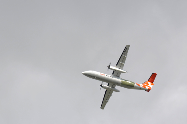 World's First Large Freighter Door De Havilland Dash8-300 Goes Into ...