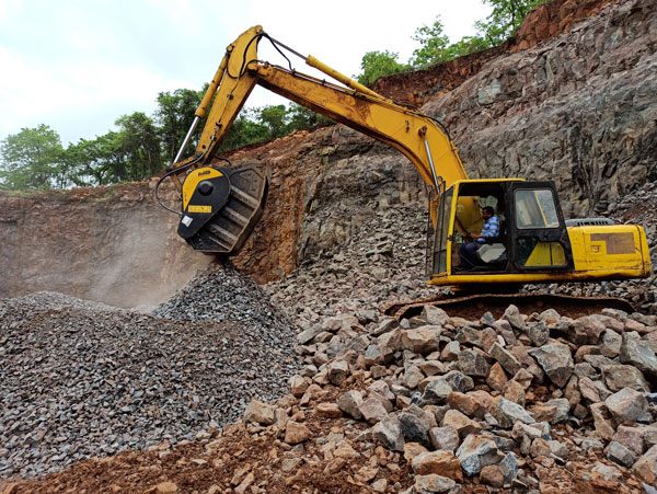 Choosing Crusher Buckets As Primary Crushers In A Quarry Setting ...